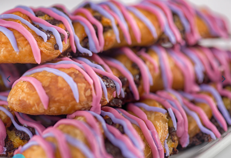 25 Best Snacks at Disney World To Try In The Parks - Disney Trippers