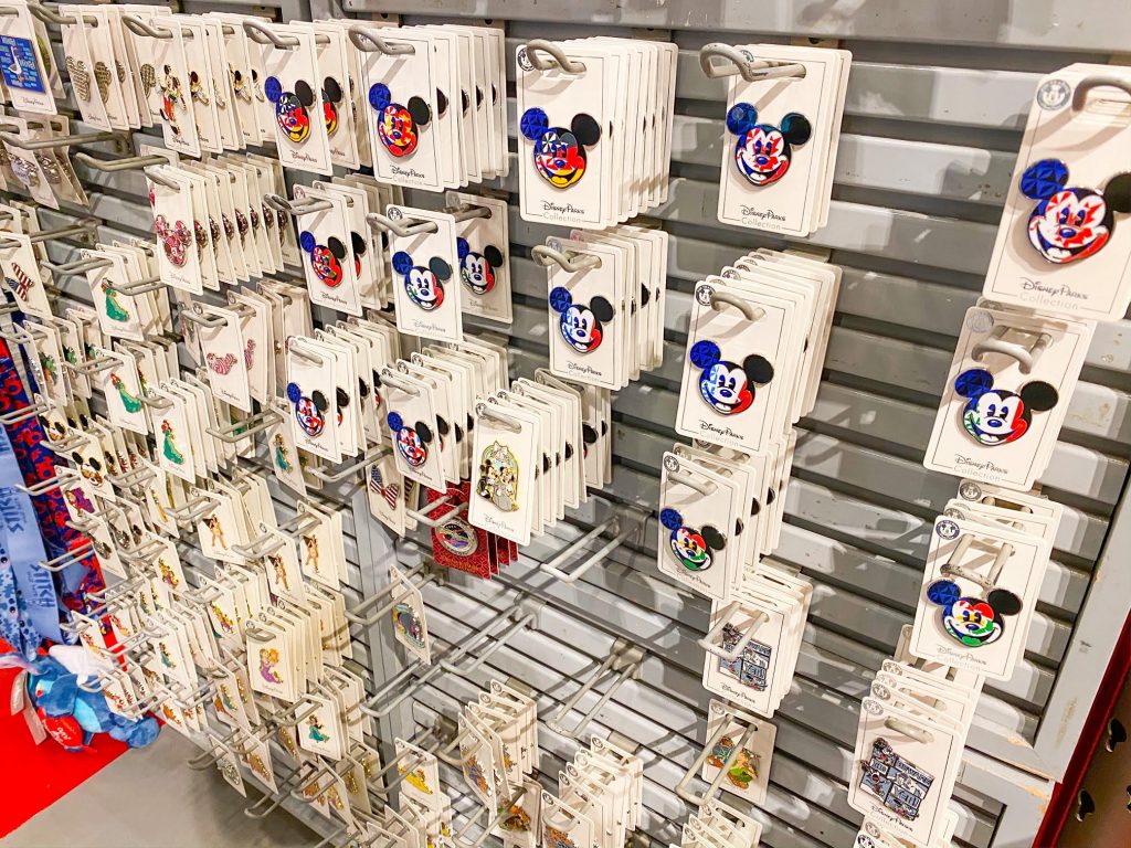 8 Insanely Useful Disney Pin Trading Tips - Disney Trippers 8 Insanely Useful Disney Pin Trading Tips - Disney Trippers